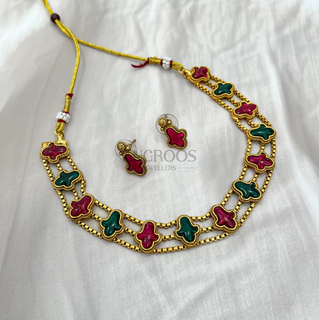 Clover Necklace Set – Vibrant Ruby Emerald Traditional Charm